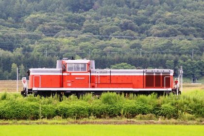 「THE ROYAL EXPRESS」の牽引予備機として、DE15 2515[旭]の回送 | 鉄道ホビダス