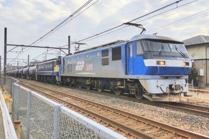 旧塗装のEF210-139が新鶴見区のEF65 2088の無動力回送を担当 | 鉄道ホビダス