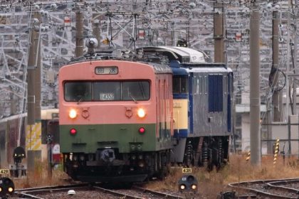 E217系配給を牽引した新潟EF64 1031 検査のためクモヤ143-52により入換 | 鉄道ホビダス