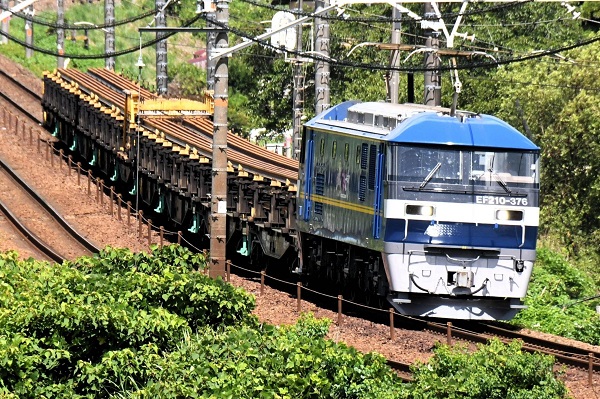 EF210形式の最新鋭EF210-376が150mロングレール輸送列車を牽引 | 鉄道ホビダス