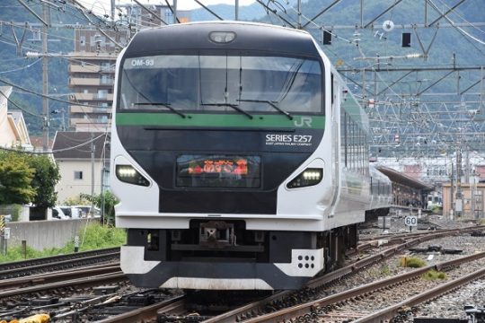 E257系5000番代の特急「あずさ83号」を運転 | 鉄道ホビダス