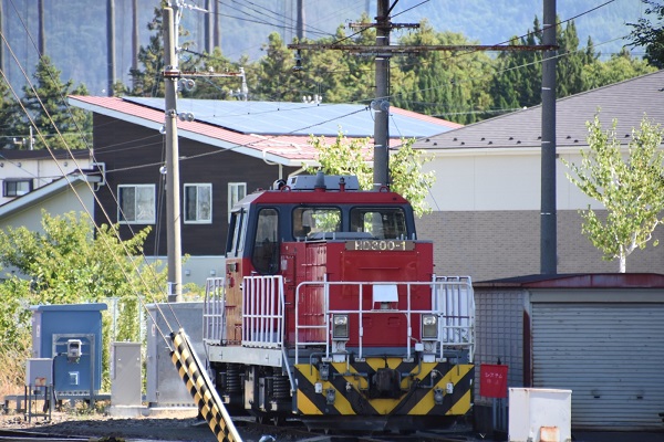 南松本の入換用ハイブリッド機としてHD300-1が初入線 | 鉄道ホビダス