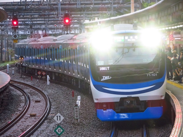 【東京臨海高速鉄道りんかい線】 新型車両71-000形 営業運転開始！ | 鉄道ホビダス