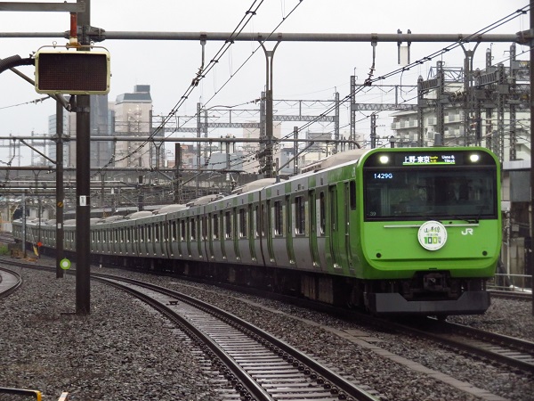 【山手線環状運転100周年】 E235系記念ラッピング列車2編成運行開始！ | 鉄道ホビダス