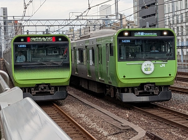 【山手線環状運転100周年】 E235系記念ラッピング列車2編成運行開始！ | 鉄道ホビダス