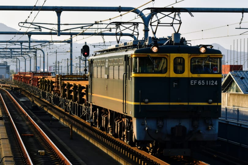EF65 1124牽引でロングレールを輸送 | 鉄道ホビダス